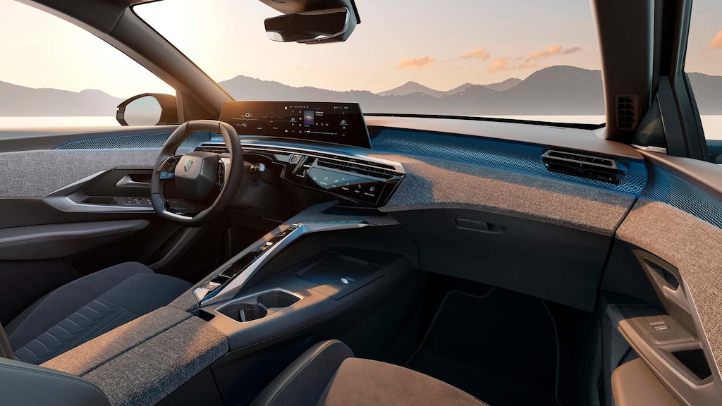 PEUGEOT PANORAMIC i-COCKPIT